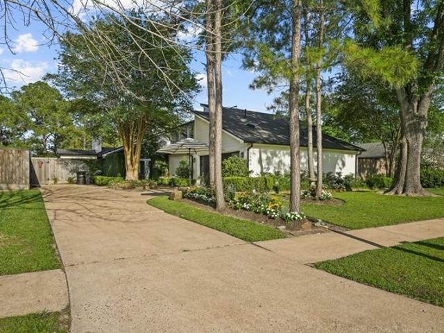 3506 Ledgestone Dr, Houston, TX 77059