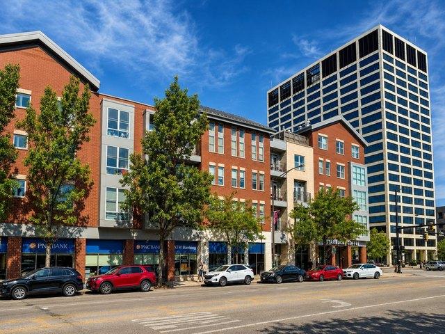 3506 S State St Apt 303, Chicago, IL 60609