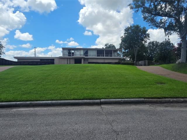 3506 S Parkwood Drive