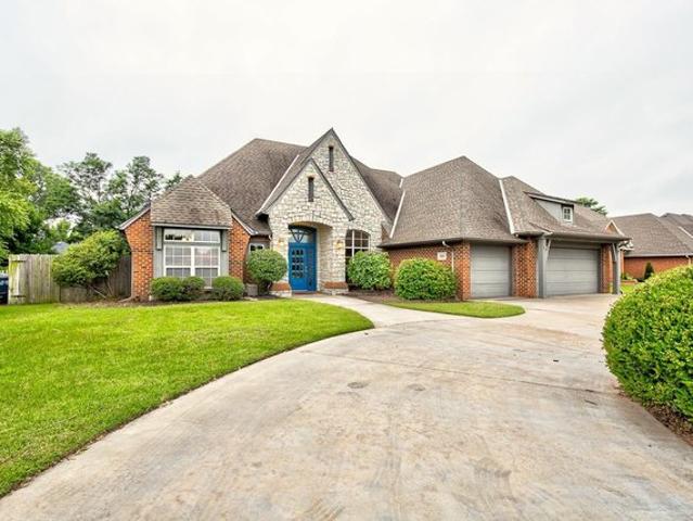 3507 Northlake Ln, Enid, OK 73703