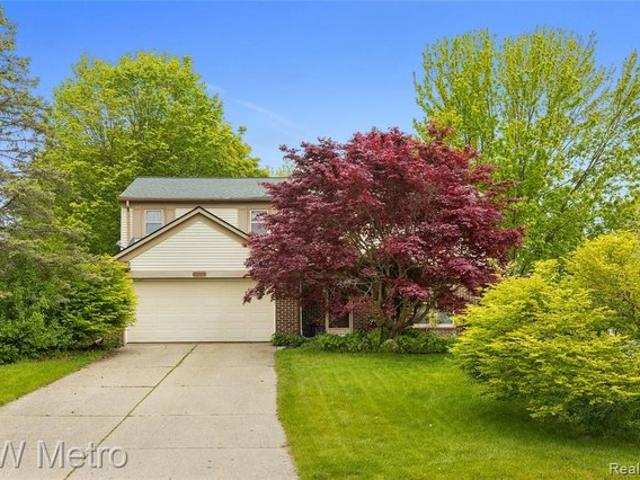 35088 Bunker Hill Dr, Farmington Hills, MI 48331