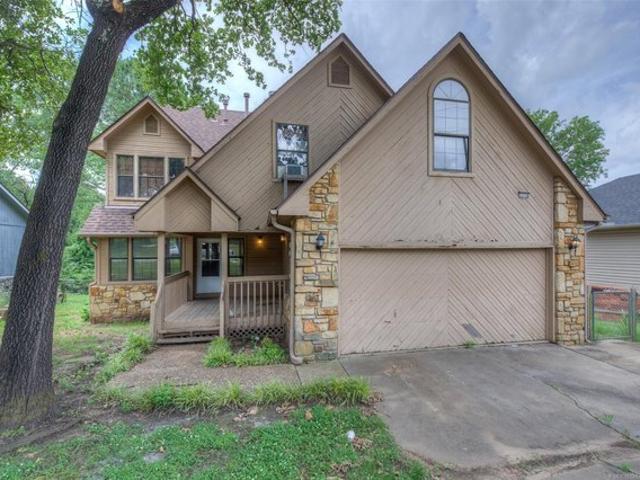 3508 S Rolling Oaks Dr, Tulsa, OK 74107