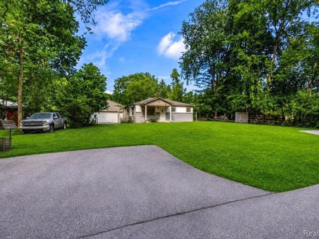 35095 Bridgeman St, Farmington Hills, MI 48335