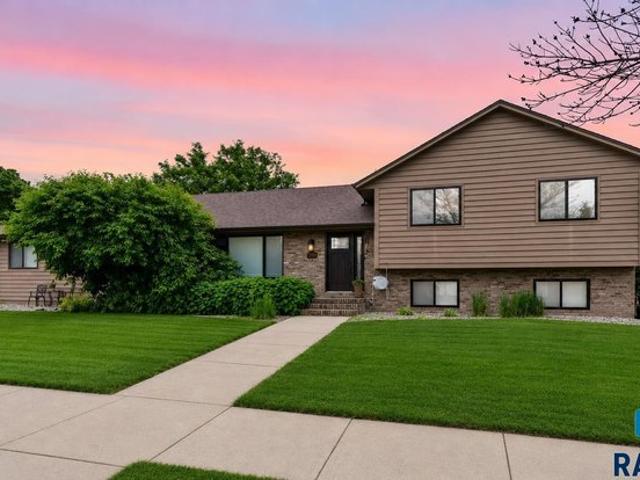 3509 E 49th St, Sioux Falls, SD 57103