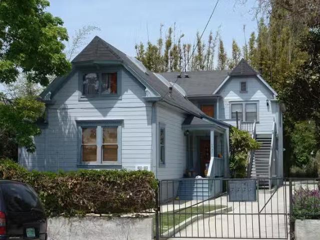 $3500 Renovated 2 Bedroom in the Heart of Ventura – Like New I.