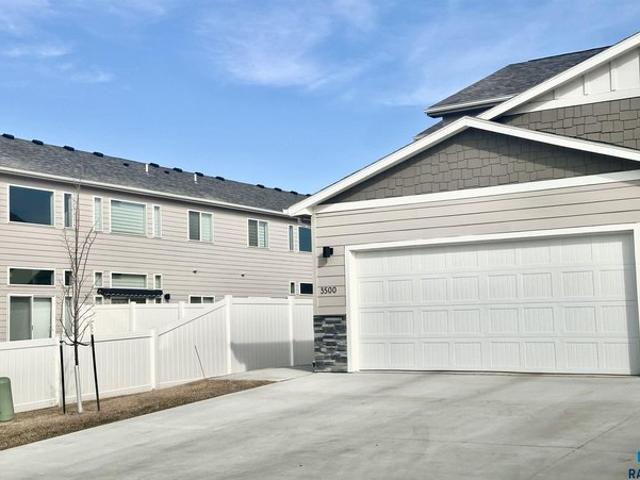 3500 S Chalice Pl, Sioux Falls, SD 57106