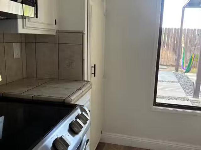 3501 Bernard St #11B, Bakersfield, CA 93306