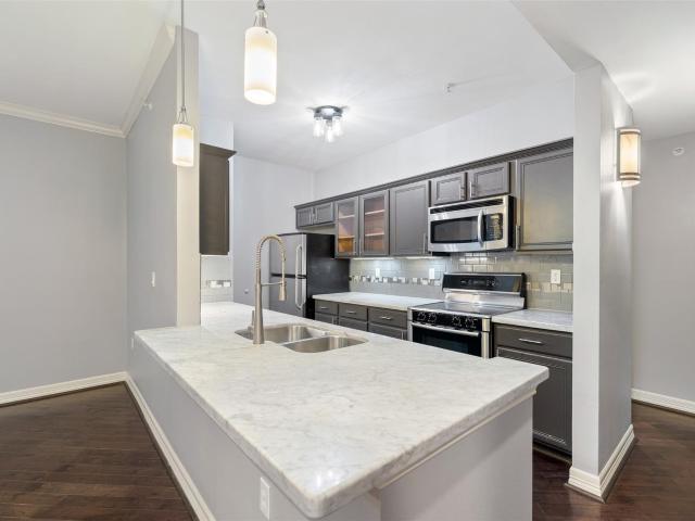 3501 Chenevert Street 17