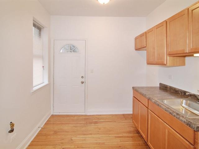 3501 W Adams 2 Bedroom Apartment for Rent at 3501 W Adams St, Chicago, IL 60624 East Garfield Park