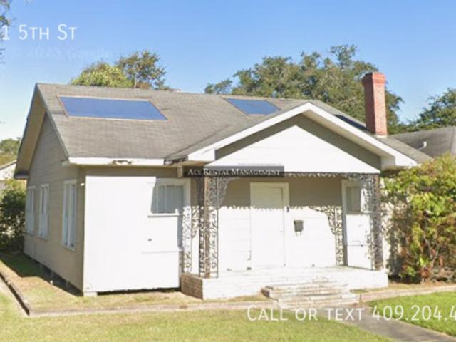 3501 5th St, 3 beds, 1 full bath