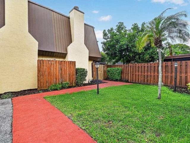3502 Gardens East Dr, Palm Beach Gardens, FL 33410