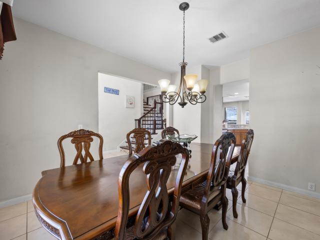 3502 Shiraz Loop