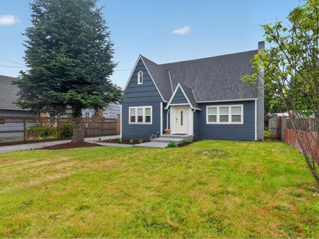3502 3rd St, Tillamook, OR 97141