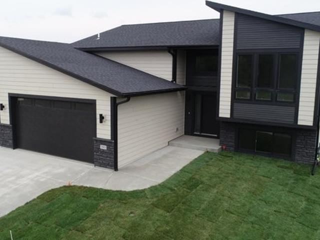 3503 Stonehedge Dr NE, Rochester, MN 55906