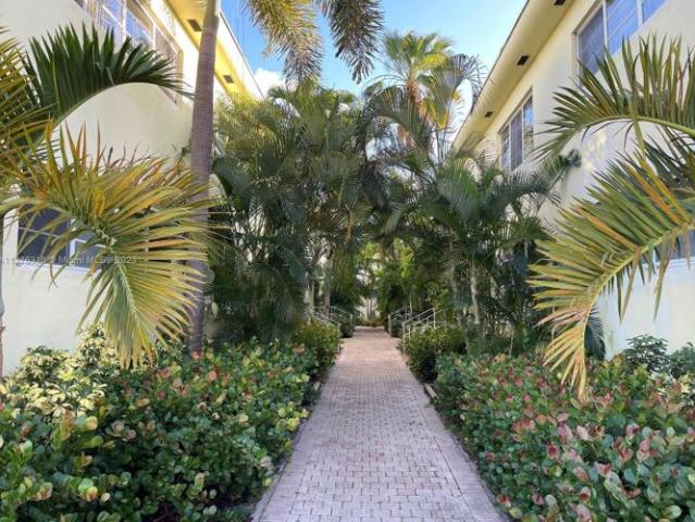 350 84th St #4, Miami Beach, FL 33141