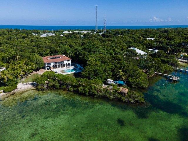 350 Buttonwood Bight Ln, Plantation Key, FL 33070