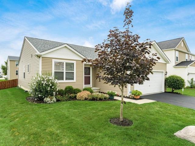 350 Glen Crossing Dr, Pataskala, OH 43062