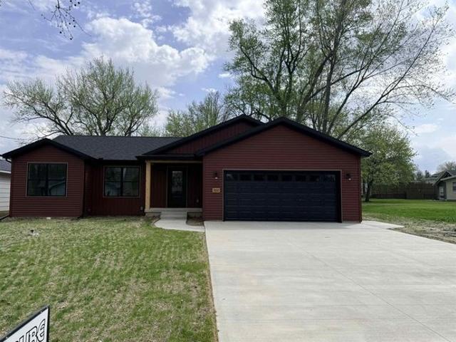 350 E 4th St, El Paso, IL 61738