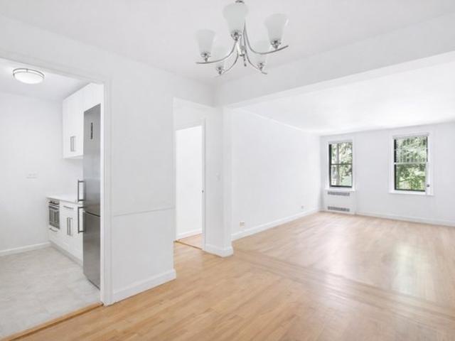 350 E 54th St Apt 2H, New York, NY 10022
