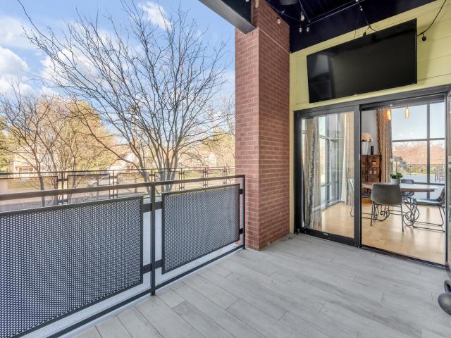 350 E Short Street # 209
