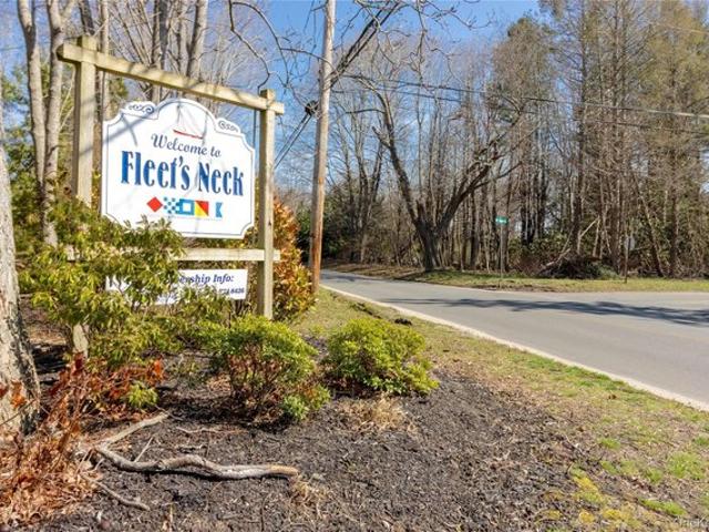 350 Eastwood Dr, Cutchogue, NY 11935