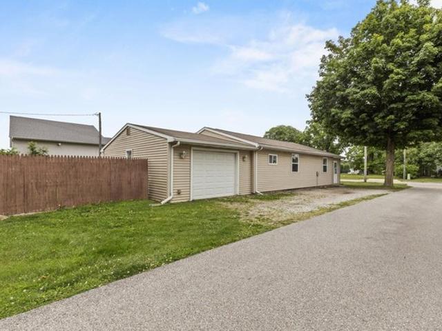 350 Kelly St, Rome City, IN 46784