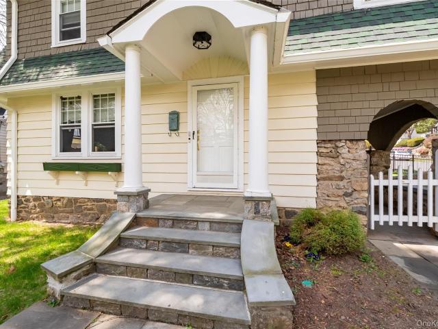 350 Hutchinson Blvd, Mount Vernon, NY 10552 | MLS #986636 | Compass