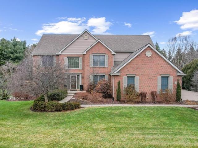 350 Huntington Dr, Saline, MI 48176