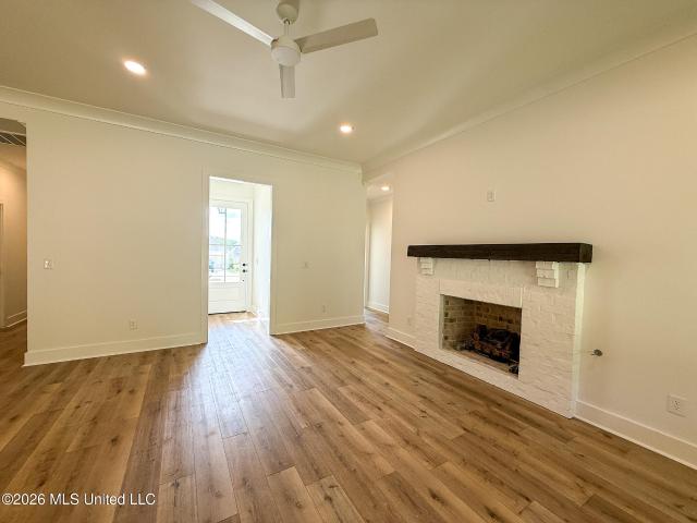 350 Oakville Circle