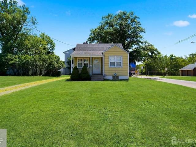 350 Suttons Ln, Edison, NJ 08817