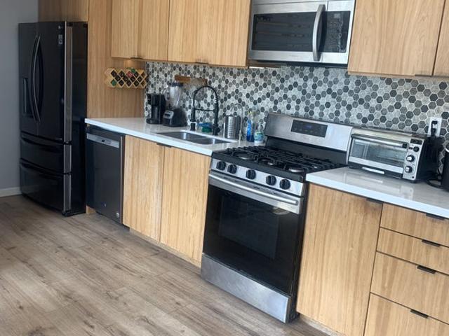 $350 per week stay in the Marina district