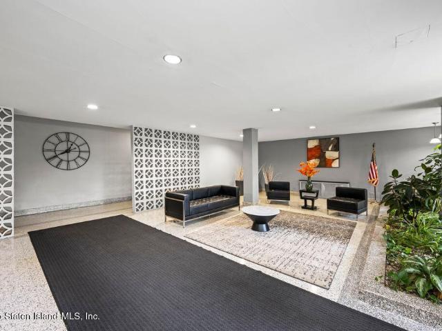 350 Richmond Terrace, Unit 1R | Compass
