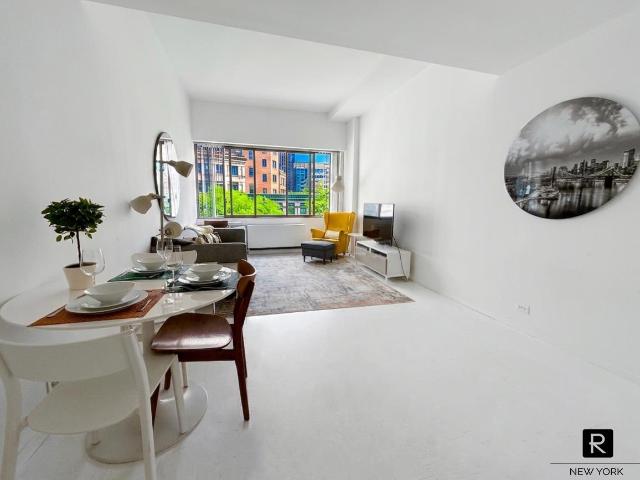 350 W 50th Street 6 I