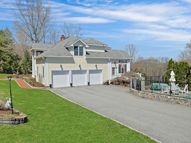 350 Wooded Hill Court