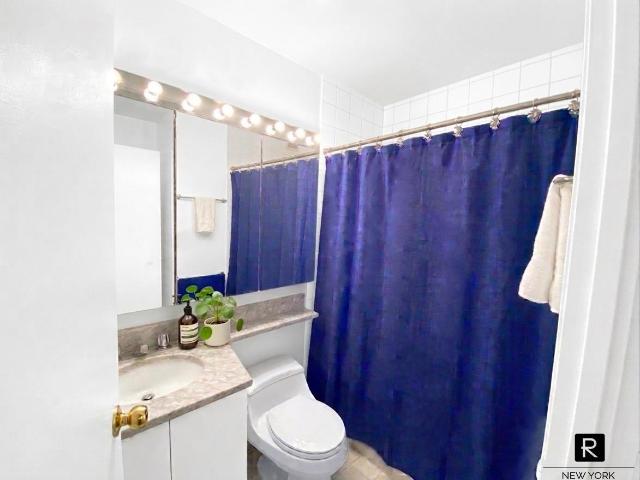 350 West 50th Street, Unit 4RR