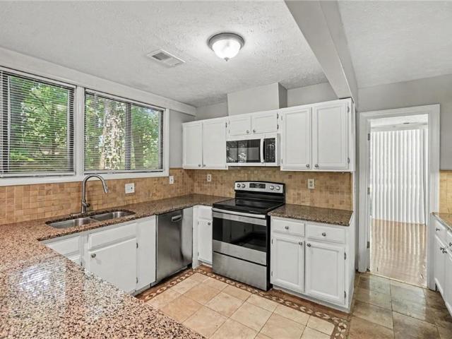350 Willow Glenn Court NE