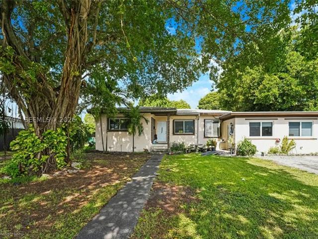 350 To Lo Chee Dr, Hialeah, FL 33010
