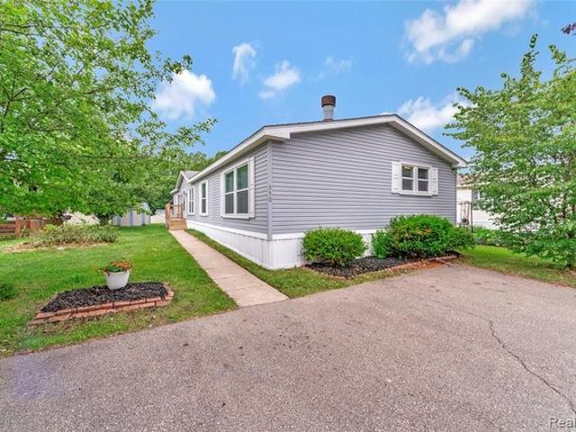 350 Trillum Trl, Oxford Township, MI 48371