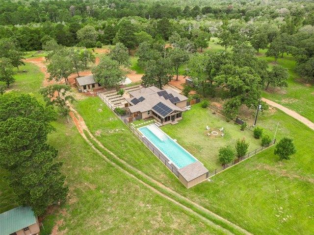 350 Young School House Rd, Smithville, TX 78957