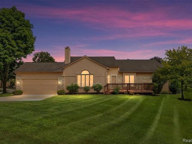 35144 Knollwood Ln, Farmington Hills, MI 48335