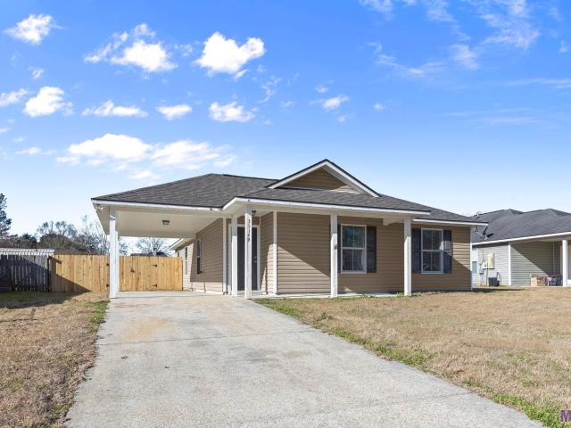 35149 Quail Creek Dr, Denham Springs, LA 70706 | MLS #BR2026003 | Compass