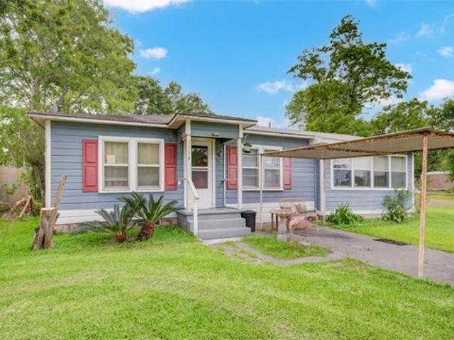 3514 Commerce St, Damon, TX 77430