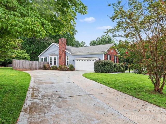 3515 Crescent Knoll Drive