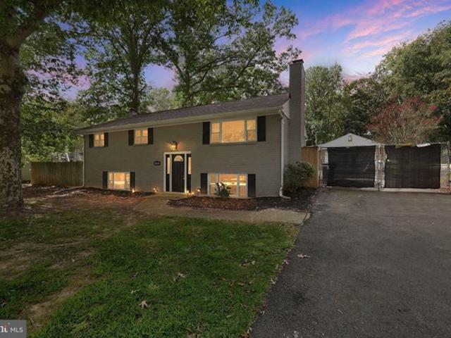 3515 Lumar Dr, Fort Washington, MD 20744