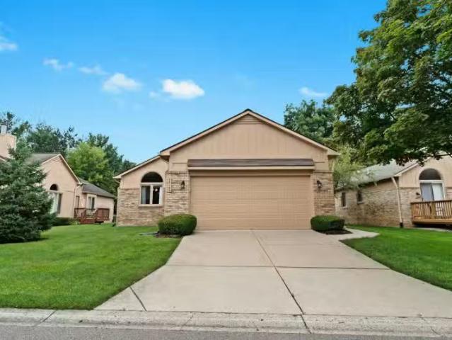 35163 KNOLLWOOD LN, FARMINGTON HILLS, MI 48335 Condo/Townhome.