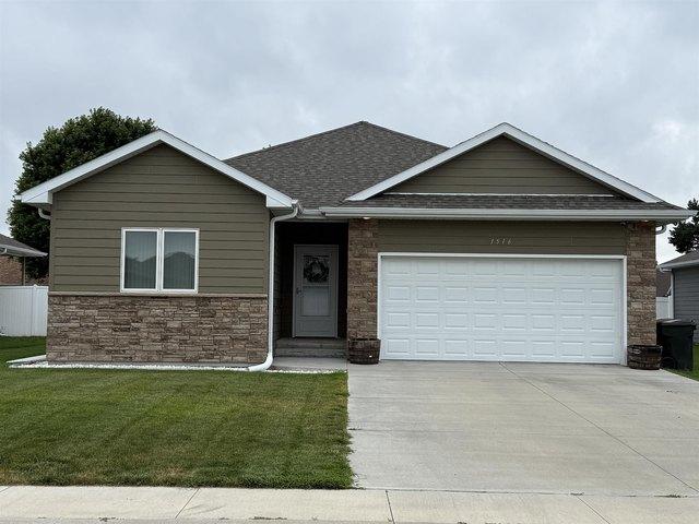 3516 Hummingbird Dr, North Platte, NE 69101
