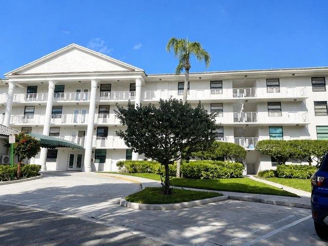 3516 Whitehall Dr Apt 105, West Palm Beach, FL 33401