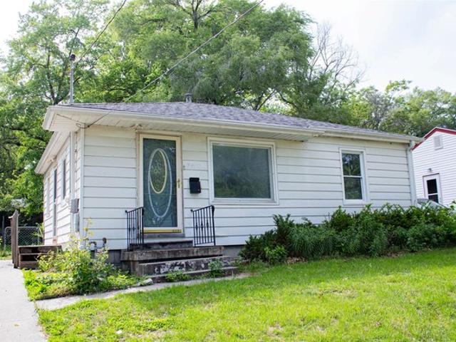3516 27th St, Des Moines, IA 50310