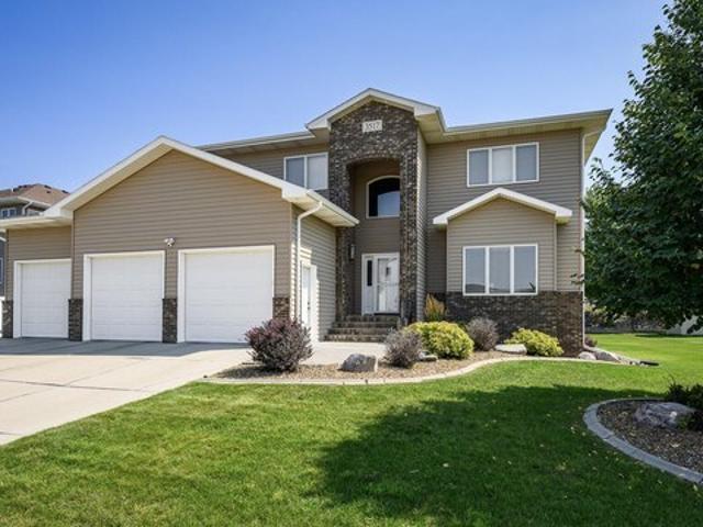 3517 Daytona Dr, Bismarck, ND 58503