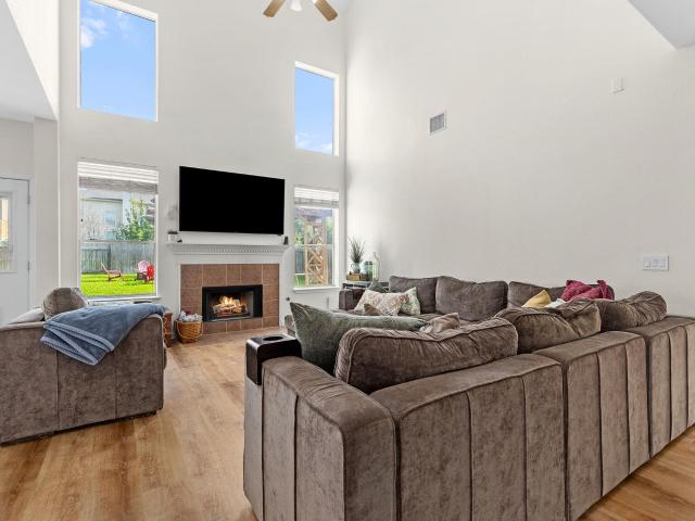 3517 Shiraz Loop